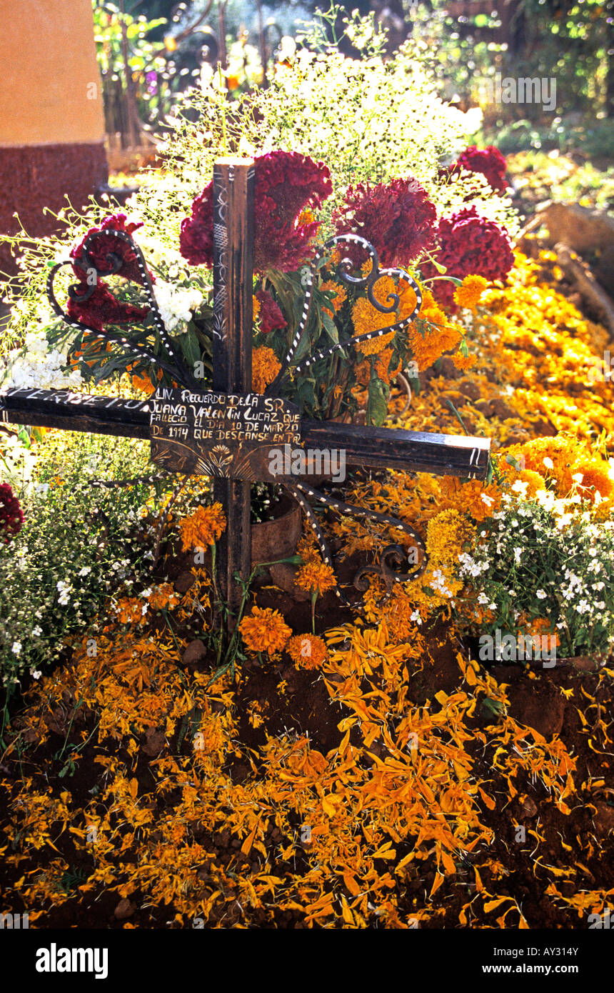 Decorated graves during Dia de Muertos Day of the Dead Patzcuaro ...