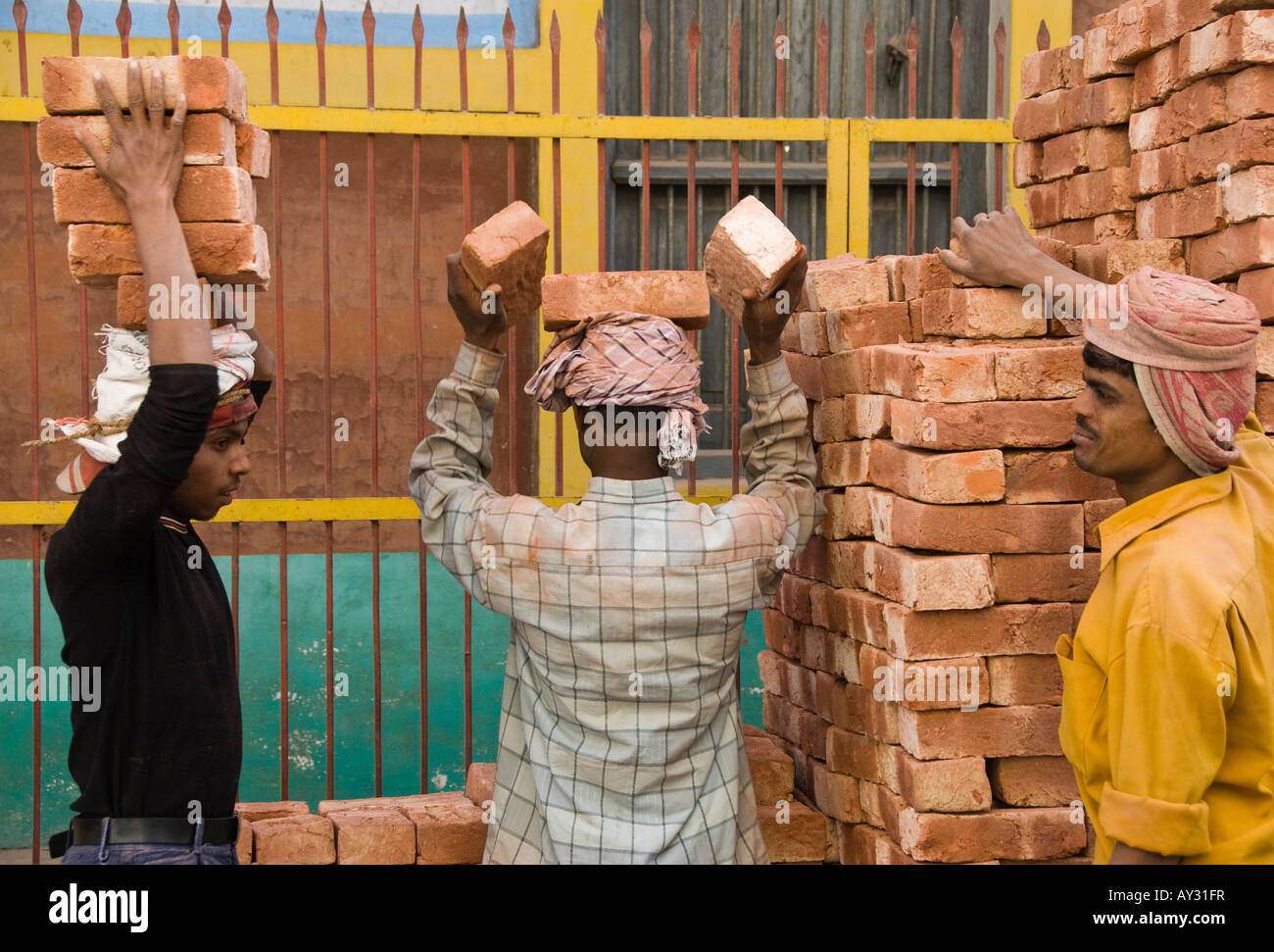 People moving bricks for construction in India Stock Photo - Alamy