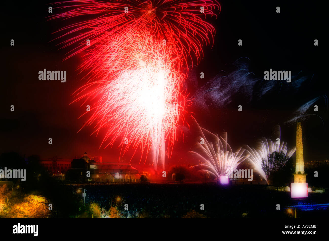 Glasgow fireworks bonfire hi-res stock photography and images - Alamy