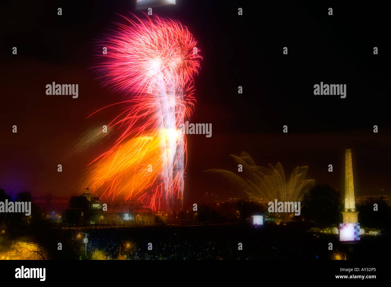 Glasgow fireworks bonfire hi-res stock photography and images - Alamy