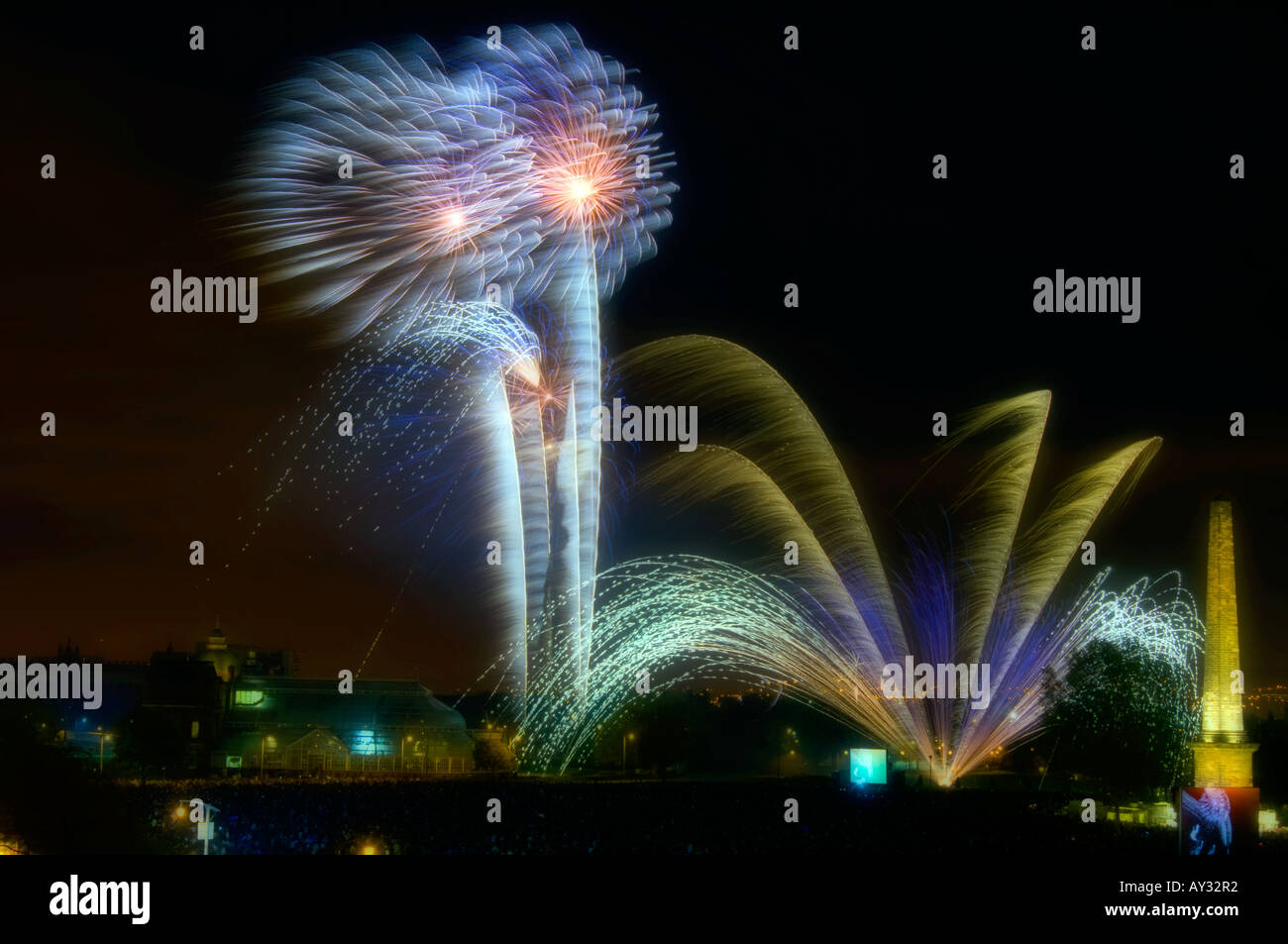 Glasgow fireworks bonfire hi-res stock photography and images - Alamy