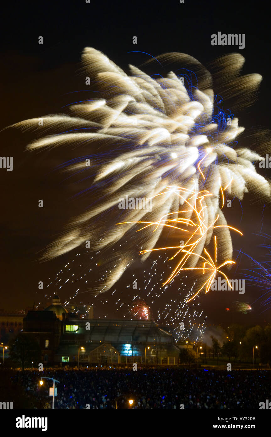 Glasgow fireworks bonfire hi-res stock photography and images - Alamy