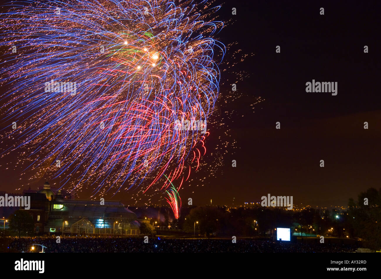 Glasgow fireworks bonfire hi-res stock photography and images - Alamy