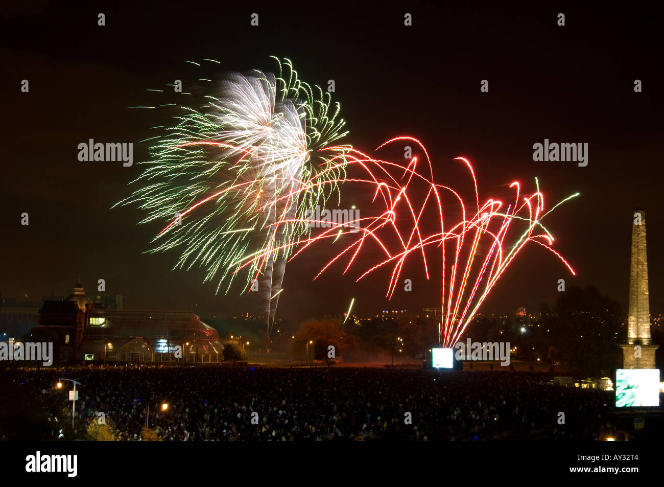 Glasgow fireworks bonfire hi-res stock photography and images - Alamy