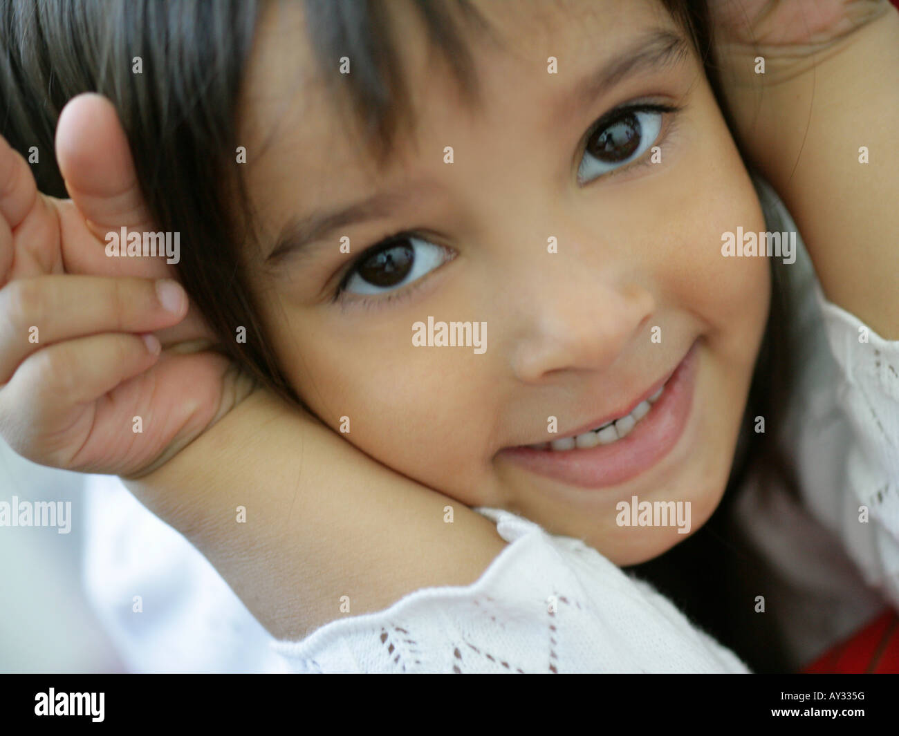 Portrait of a girl smiling Stock Photo - Alamy