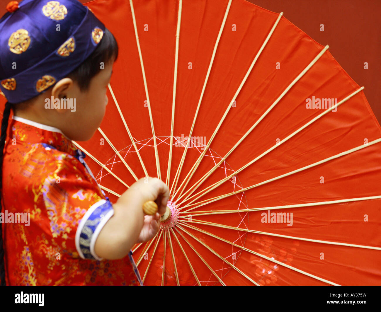 Side profile of a boy holding a parasol Stock Photo - Alamy