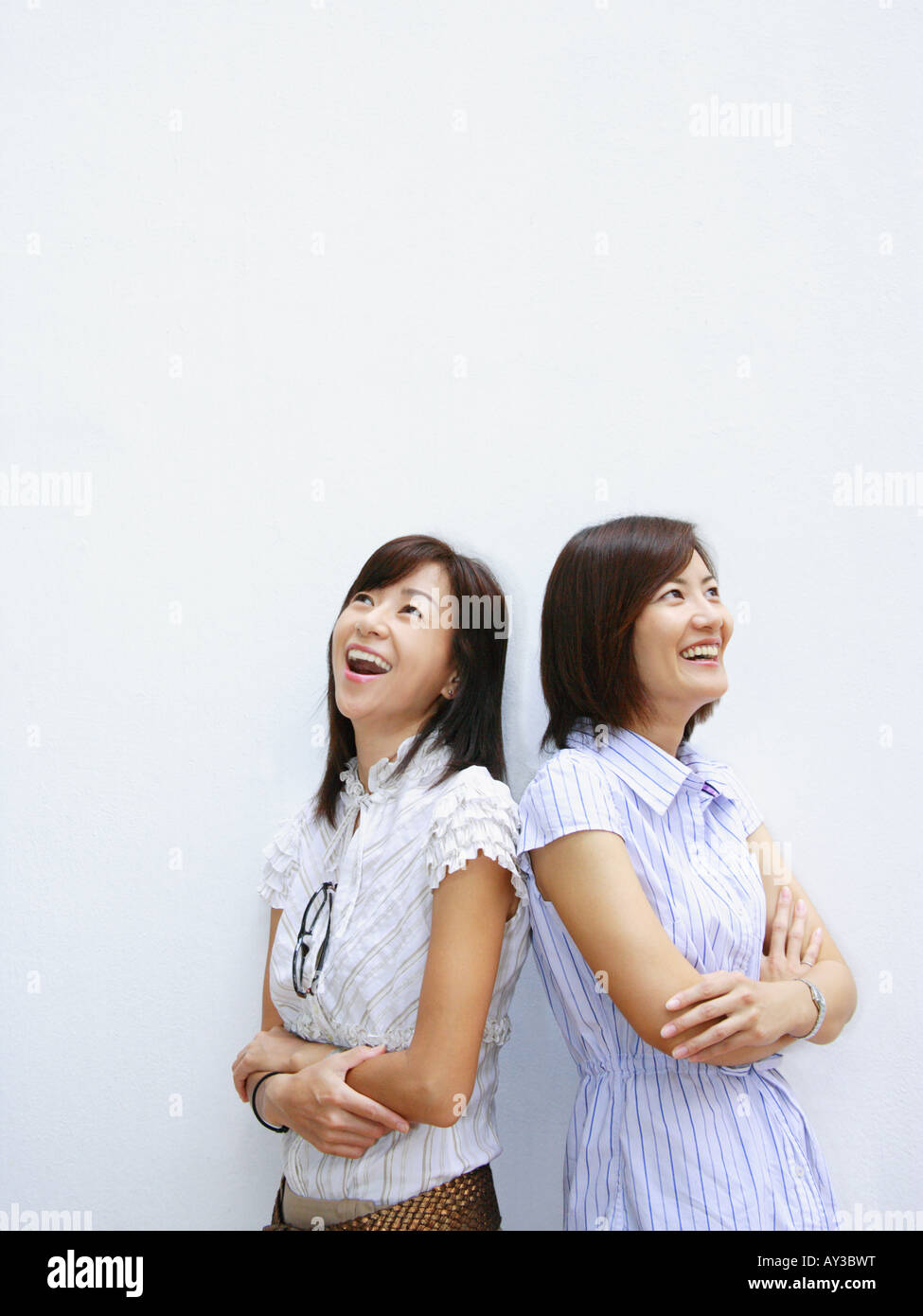 Side profile of two women hi-res stock photography and images - Alamy