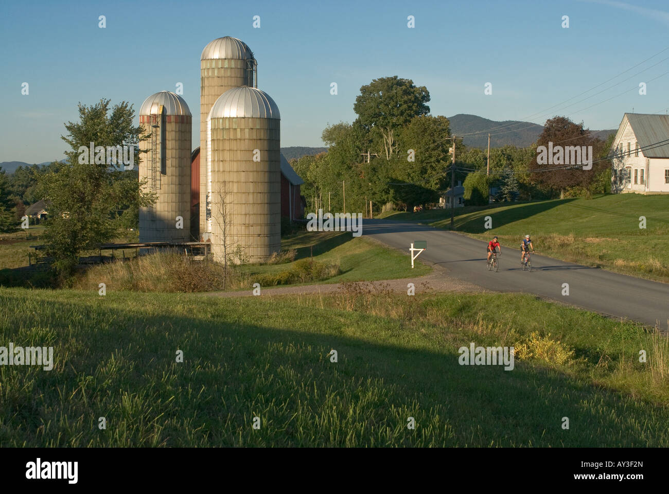 Three silos farm hi-res stock photography and images - Alamy