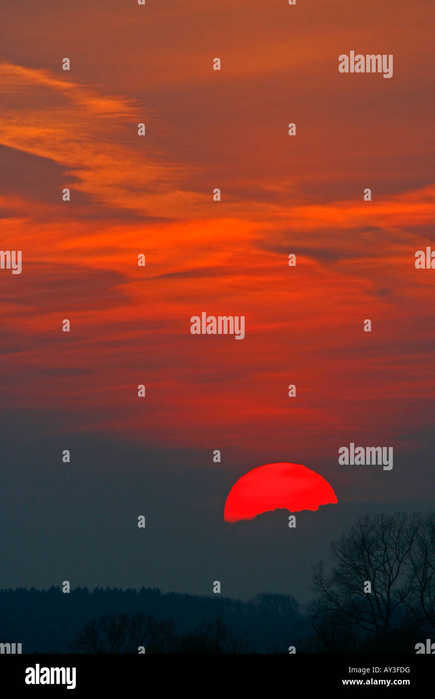 Sky red skies sunset hi-res stock photography and images - Alamy