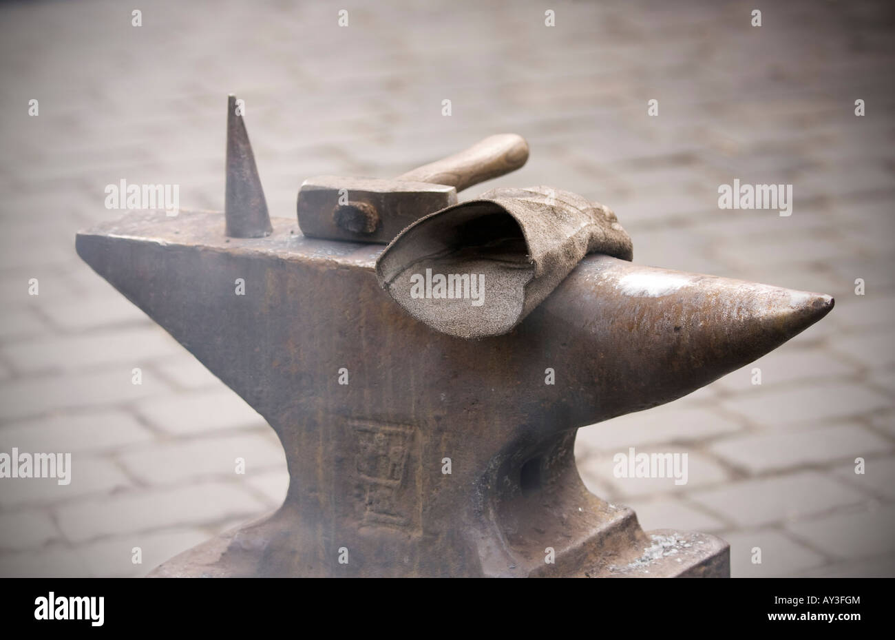 Historical anvil hi-res stock photography and images - Alamy