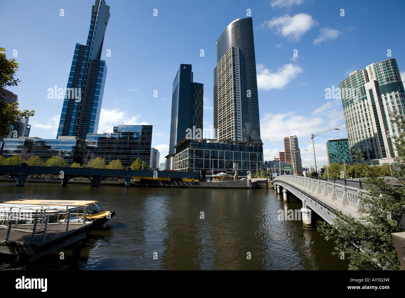 Modern office towers with sun hi-res stock photography and images - Alamy