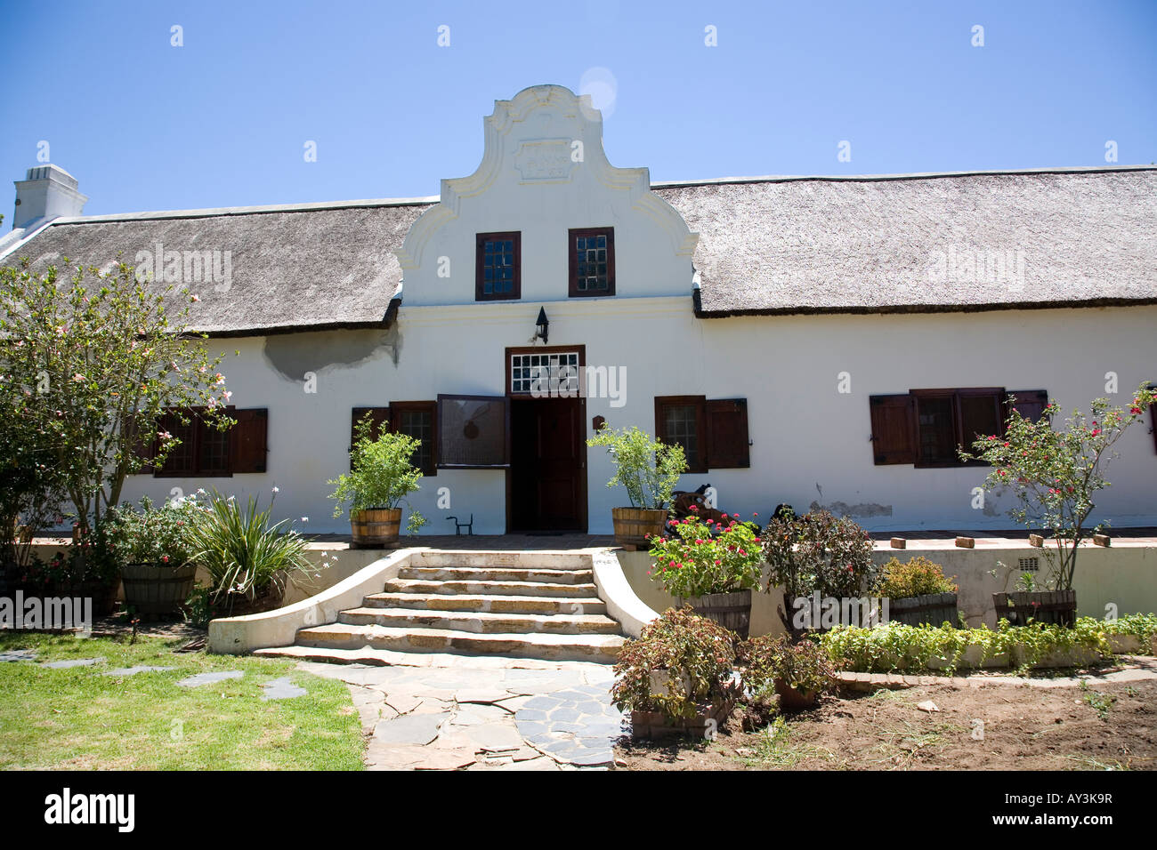 Colonial dutch gable roof architecture hi-res stock photography and ...