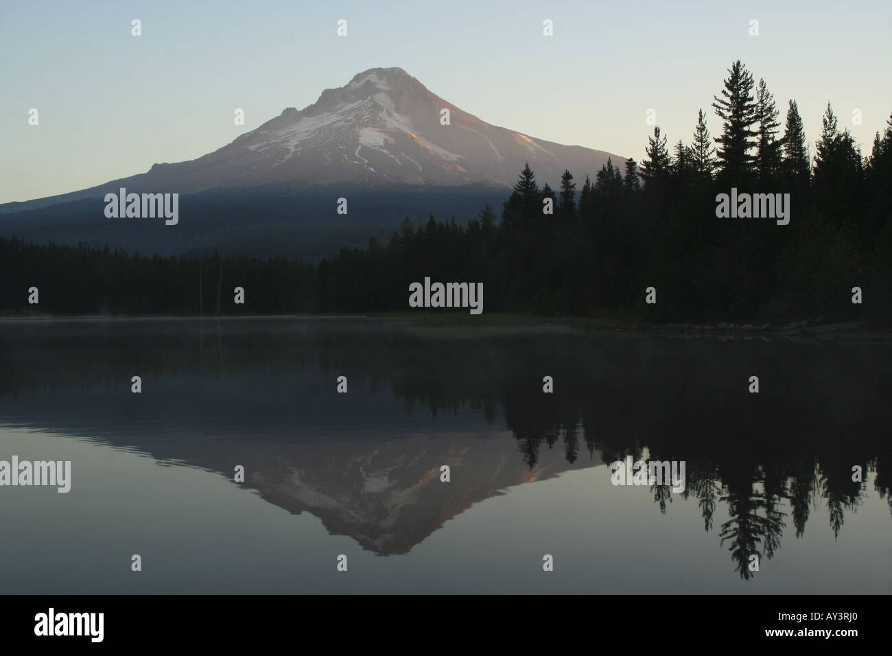 Mount Hood reflection at Trillium Lake in Oregon Stock Photo - Alamy