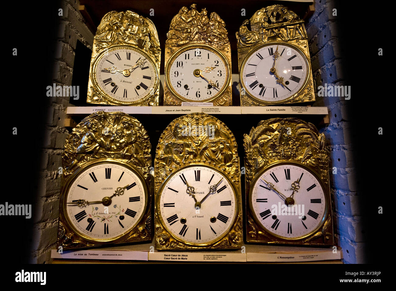 An old clock collection. Collection d'horloges anciennes Stock Photo ...