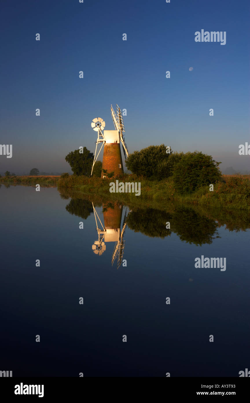 Turf fen mill windmill hi-res stock photography and images - Alamy