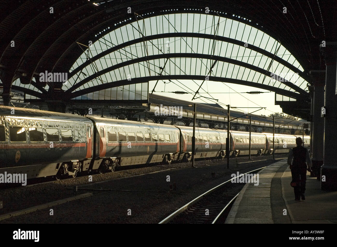 A GNER inter city train at York station Stock Photo - Alamy