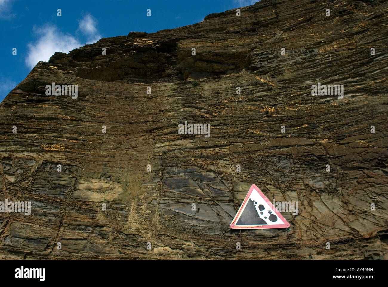 Beware falling rocks sign hi-res stock photography and images - Alamy