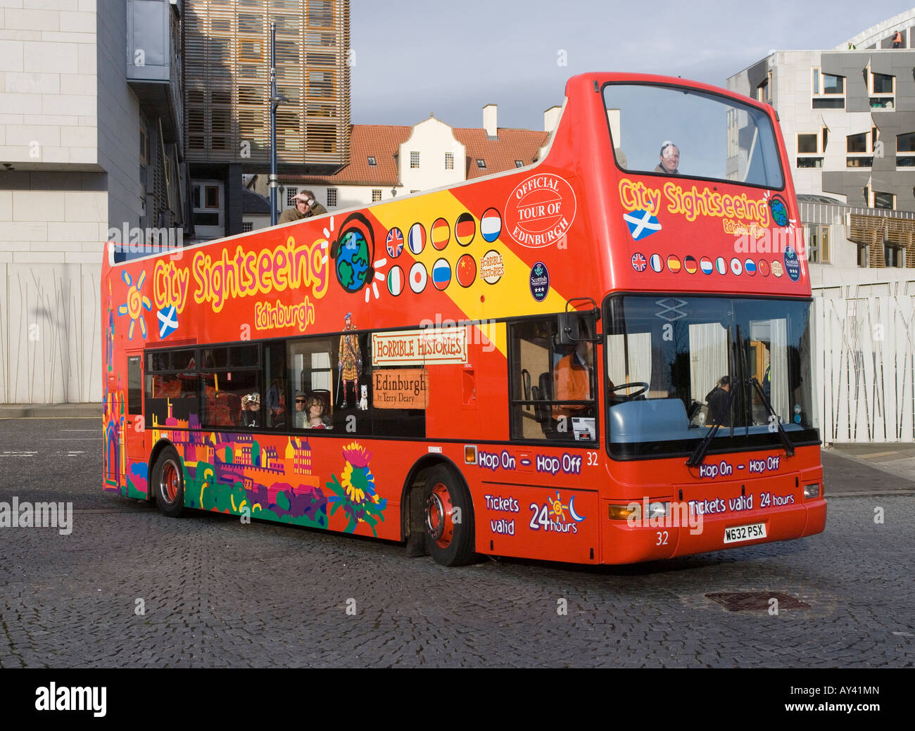 Tour Bus Edinburgh Scotland Stock Photo - Alamy