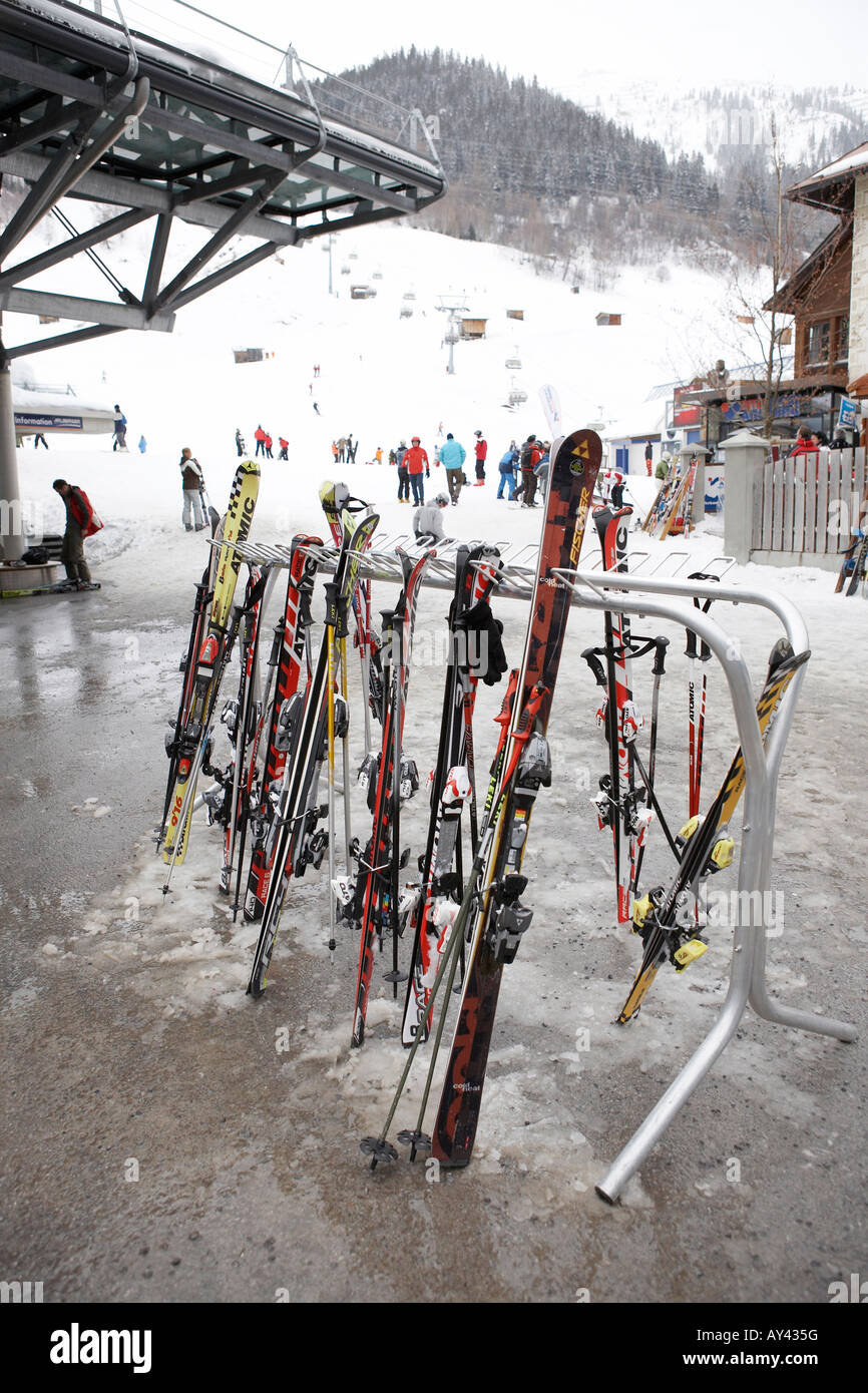 Ski rack, full of ski's Stock Photo - Alamy