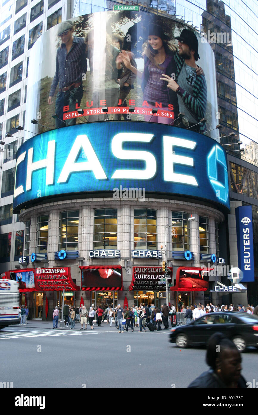 Chase bank times square new hi-res stock photography and images - Alamy