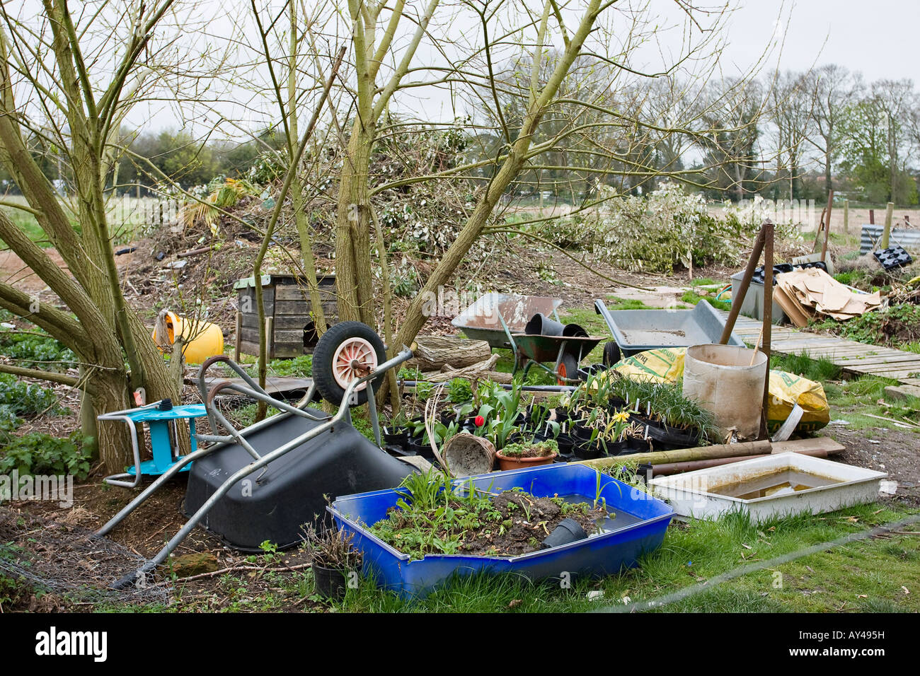 Untidy garden hi-res stock photography and images - Alamy
