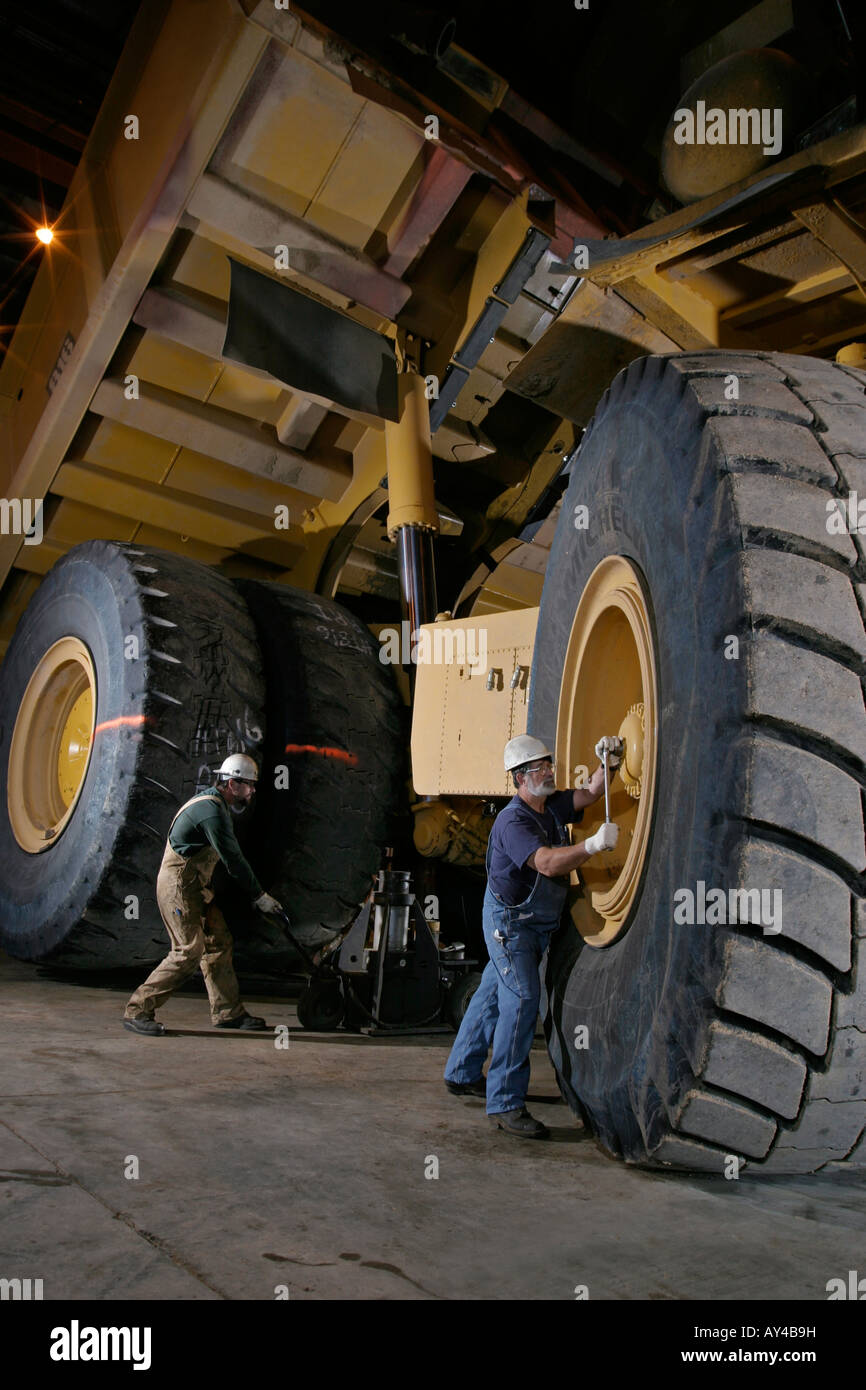 Mine maintenance workshop hi-res stock photography and images - Alamy
