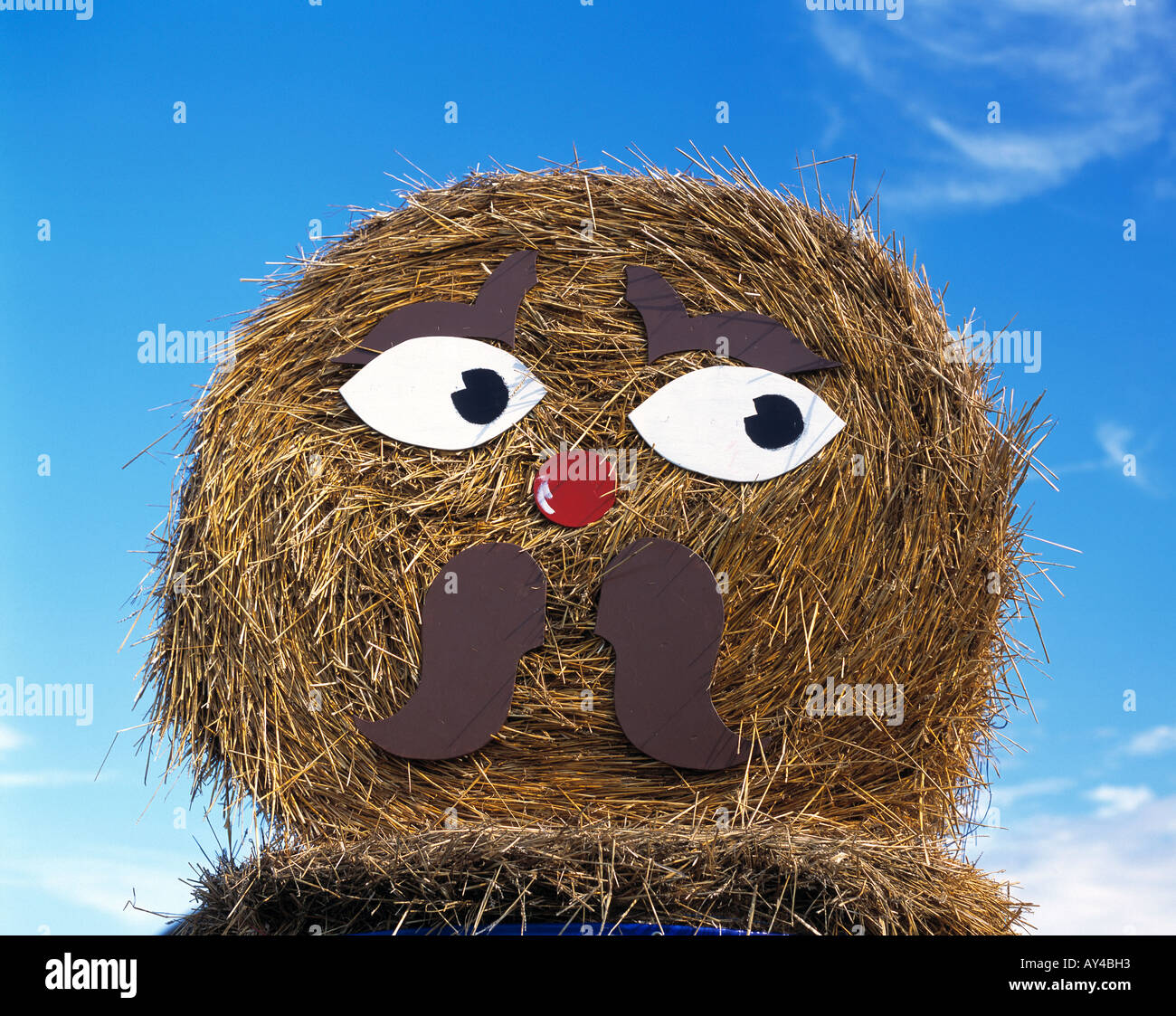 Straw figure hi-res stock photography and images - Alamy