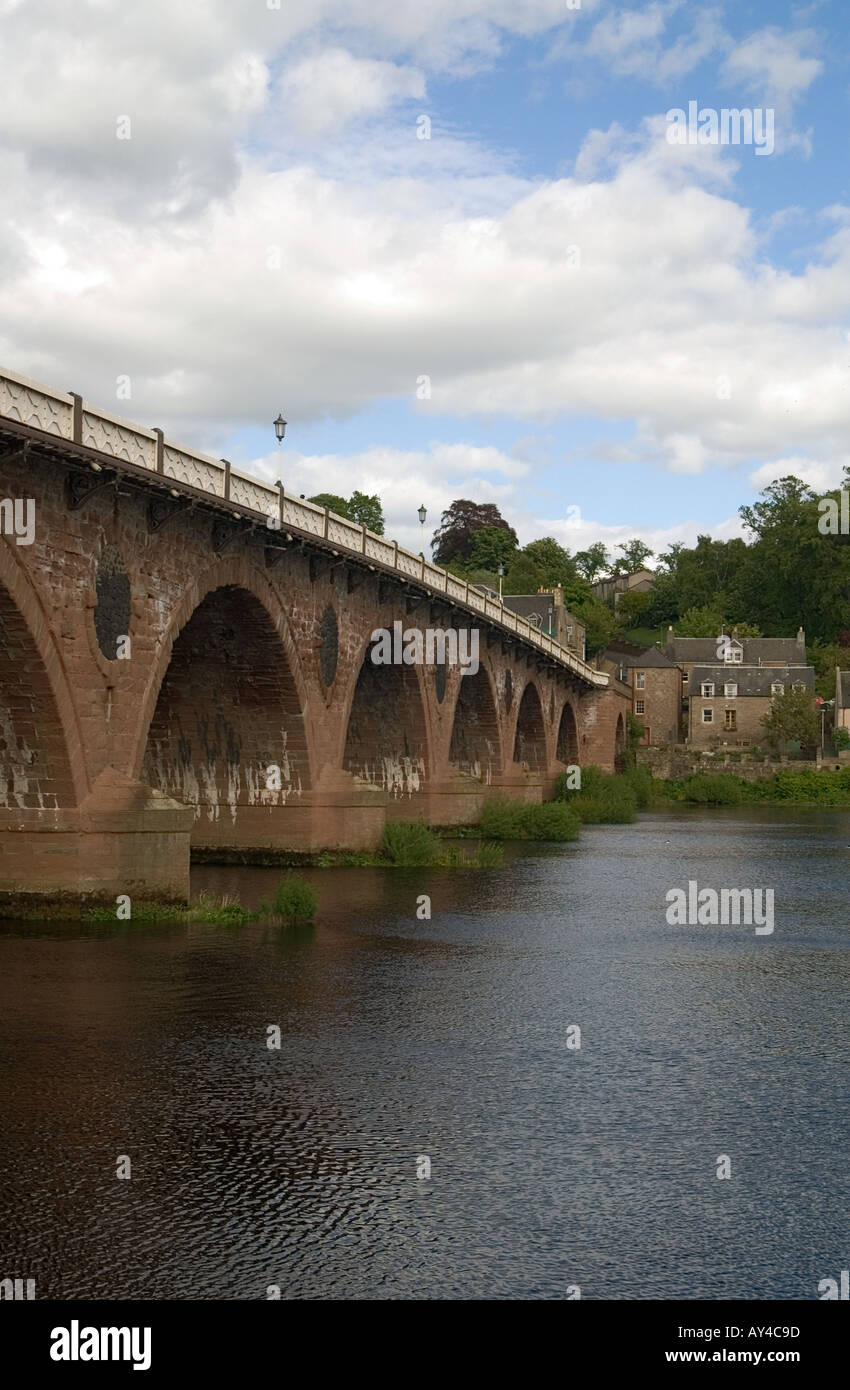 Stone bridge over river tay hi-res stock photography and images - Alamy