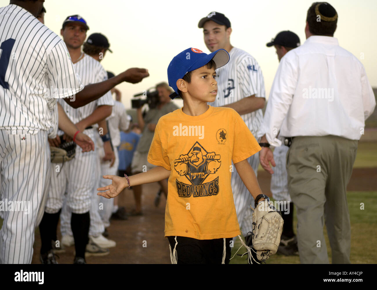 Orthodox Jewish boy greets baseball players Stock Photo - Alamy