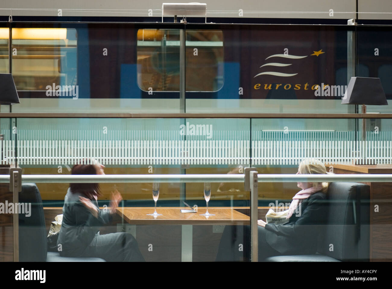 Ticket office bar kings cross hi-res stock photography and images - Alamy