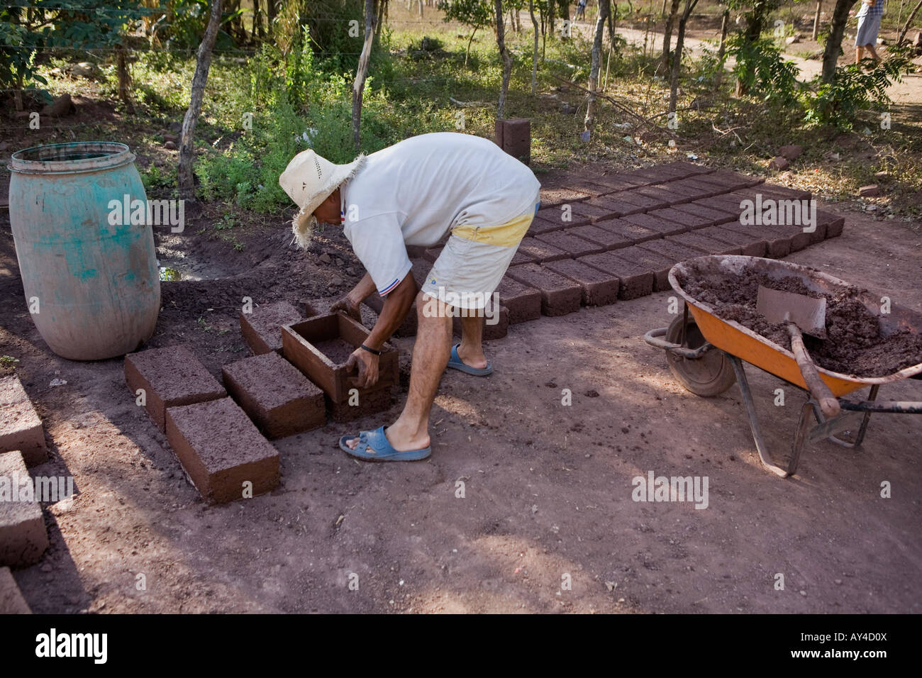 Buildings made of adobe bricks hi-res stock photography and images - Alamy