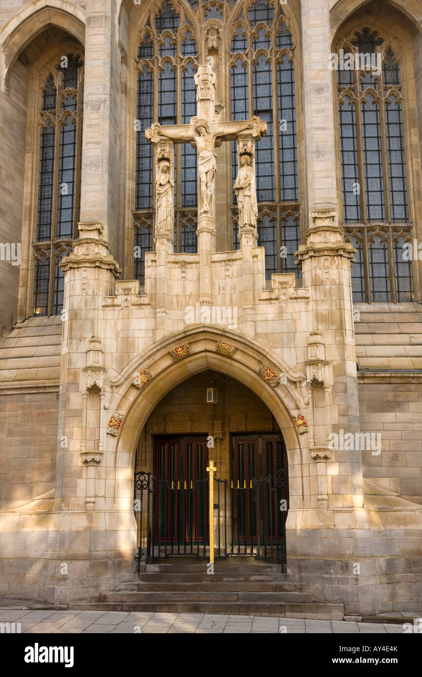Leeds cathedral hi-res stock photography and images - Alamy
