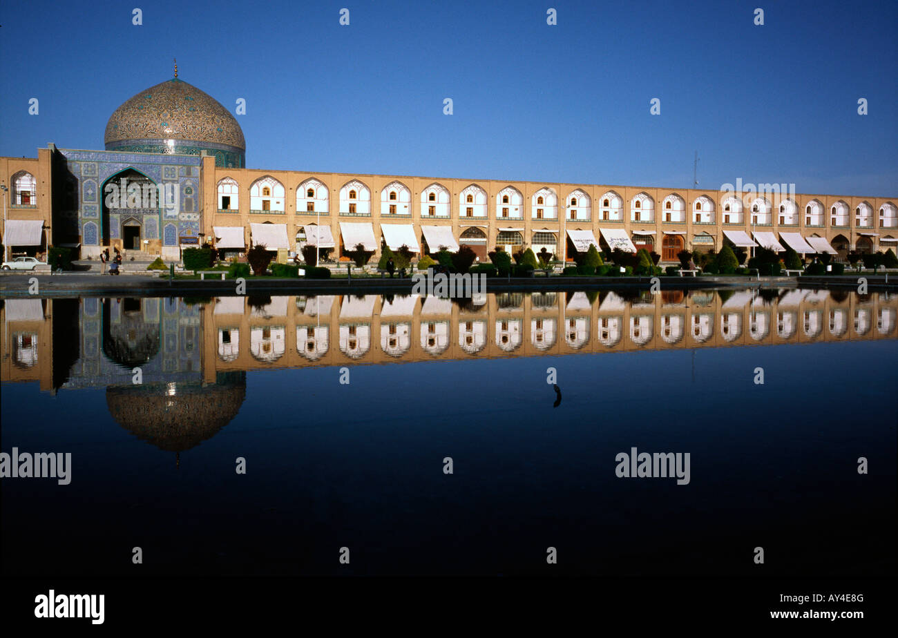 The Sheikh Lotfollah Mosque (Masjed-e Sheikh Lotfollah) on Imam Square ...