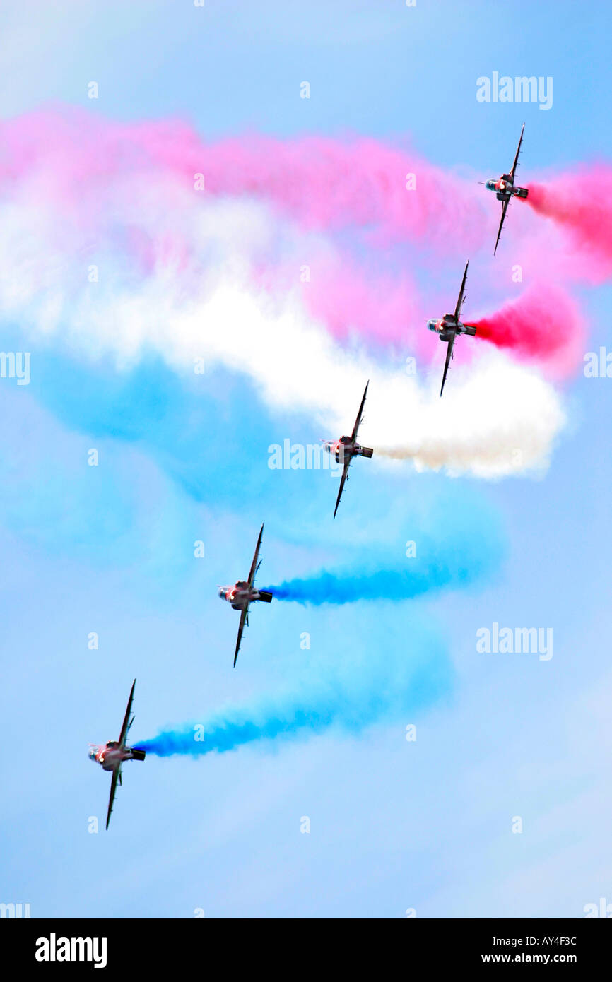 Red Arrows RAF display team in steep turn Stock Photo - Alamy
