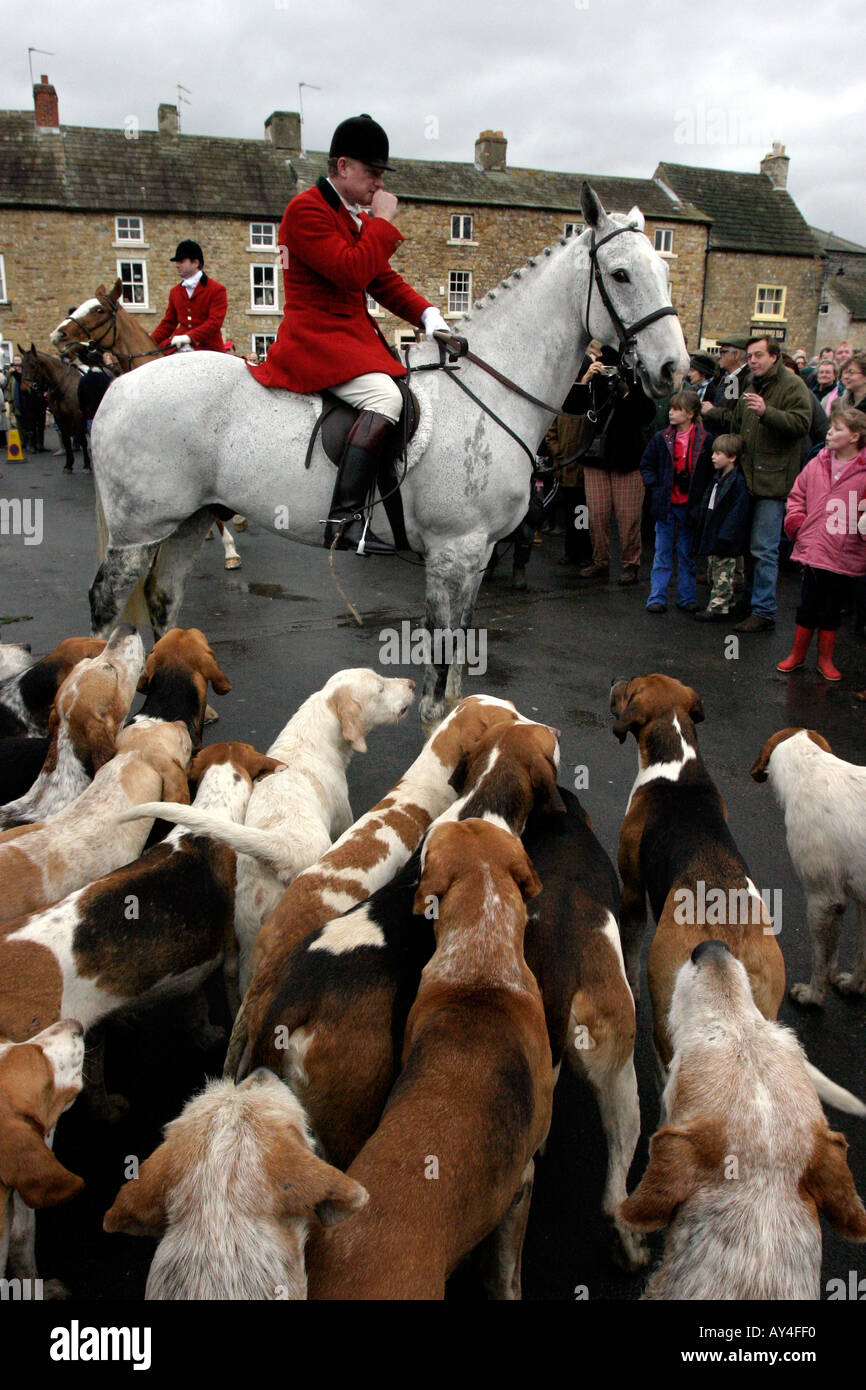 Fox hunting horn uk hi-res stock photography and images - Alamy