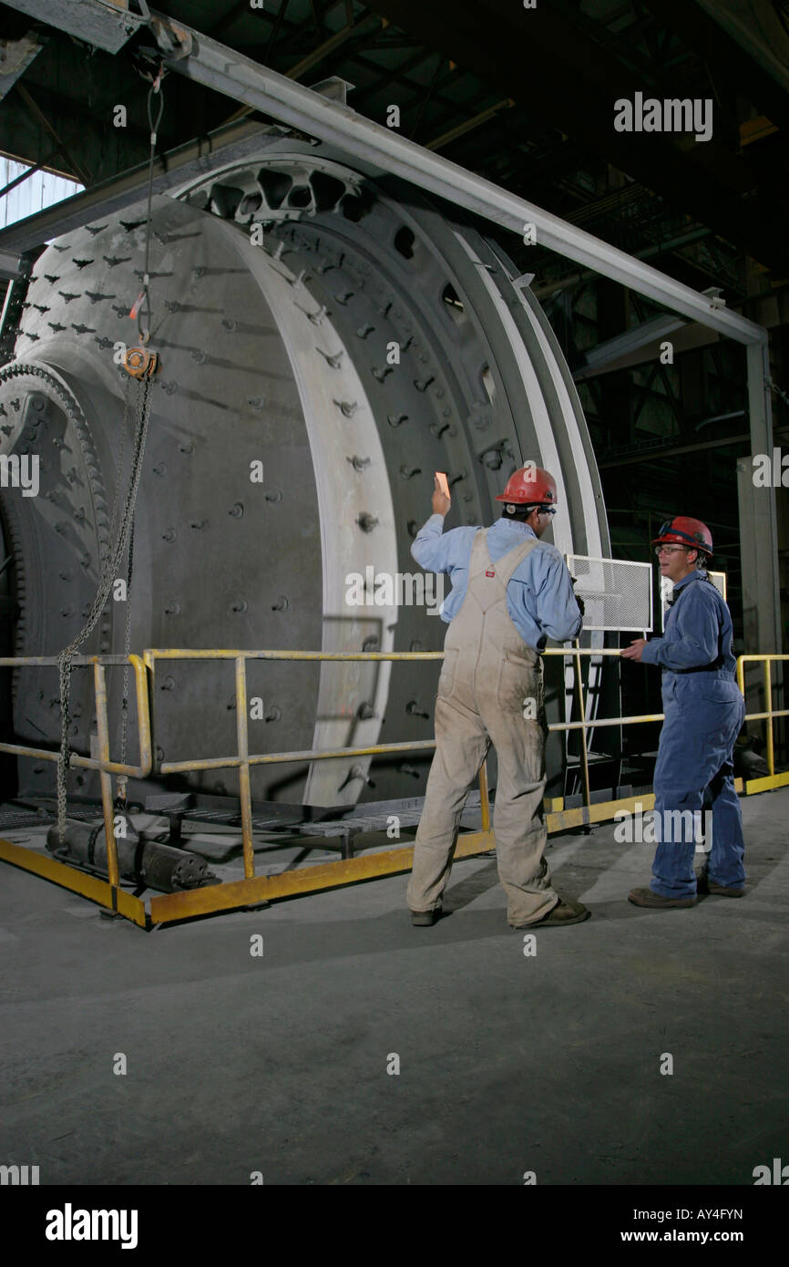 Female gold mine workers hi-res stock photography and images - Alamy