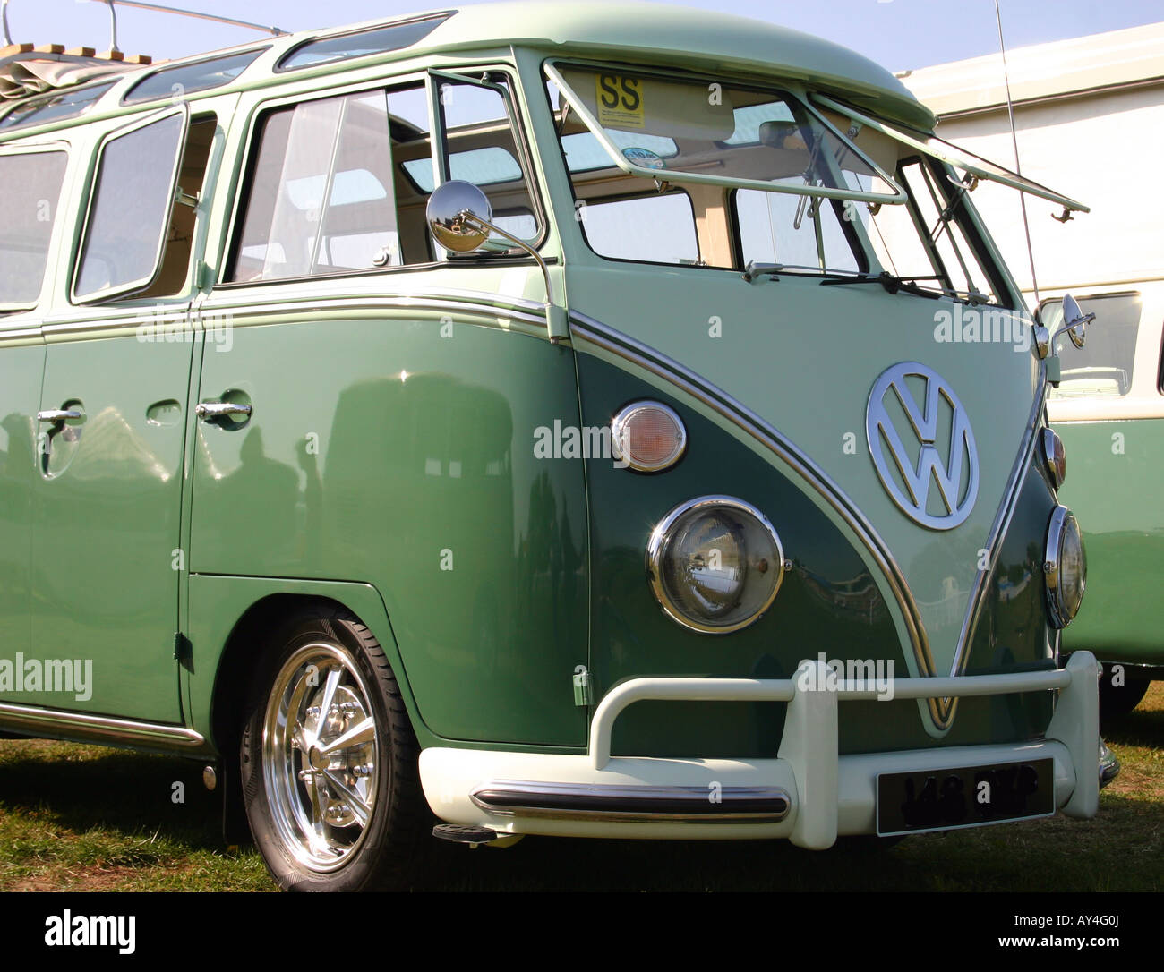 Volkswagen kombi split window camper van hi-res stock photography and ...