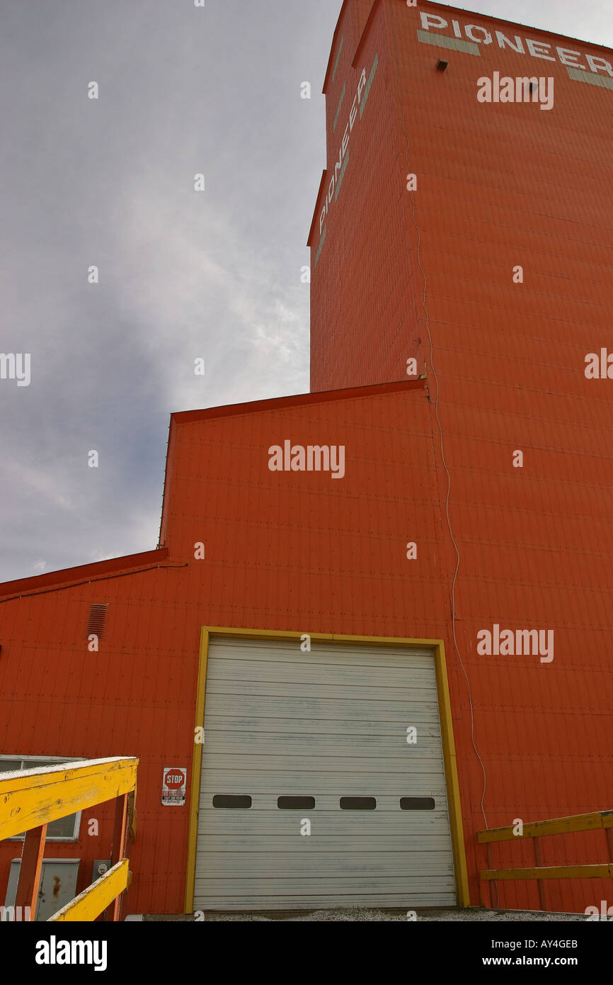 grain elevator at Tuxford in scenic Southern Saskatchewan Stock Photo ...