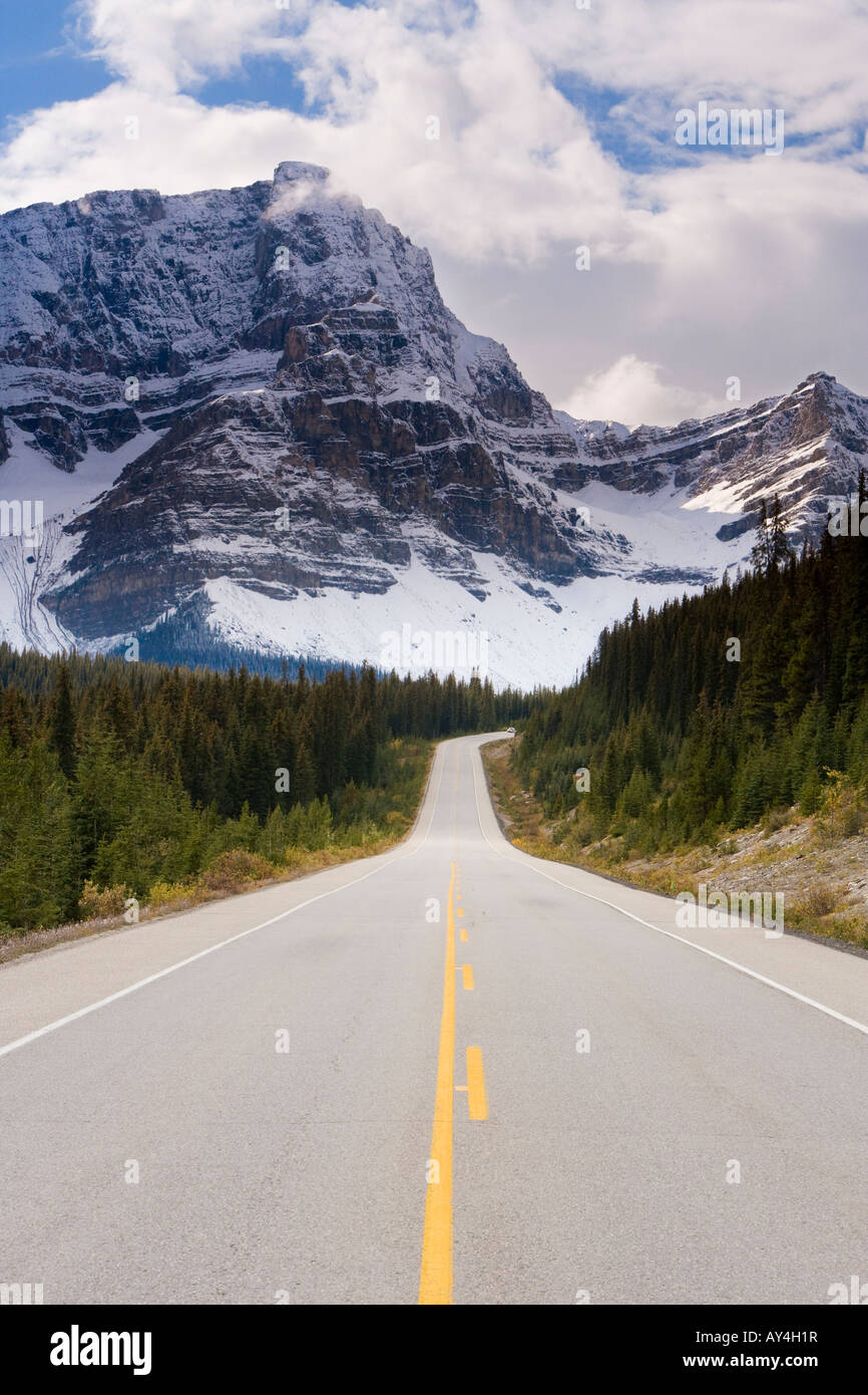 The Icefields Parkway route between Banff and Jasper in Banff National ...