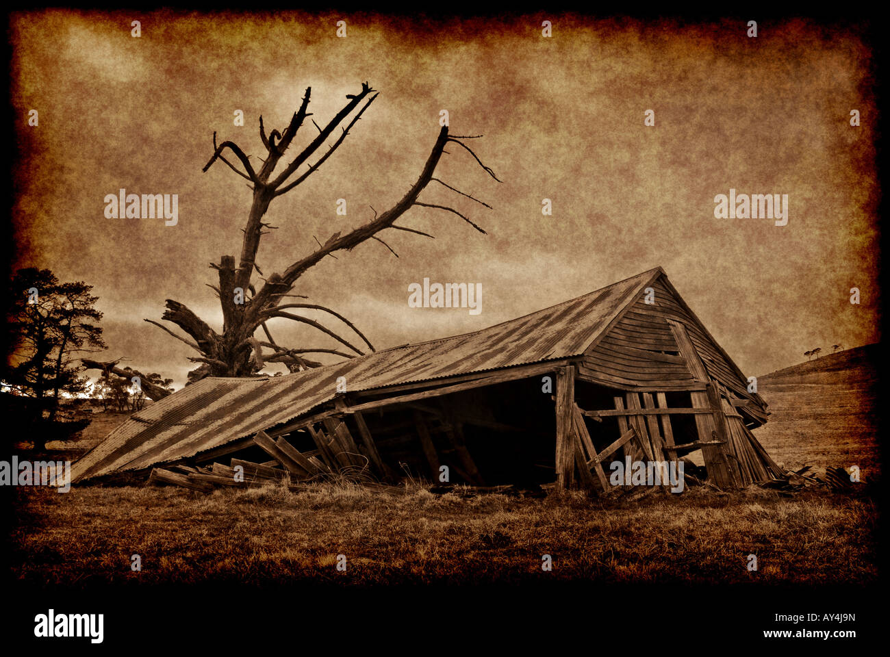 Grungy ruins hi-res stock photography and images - Alamy