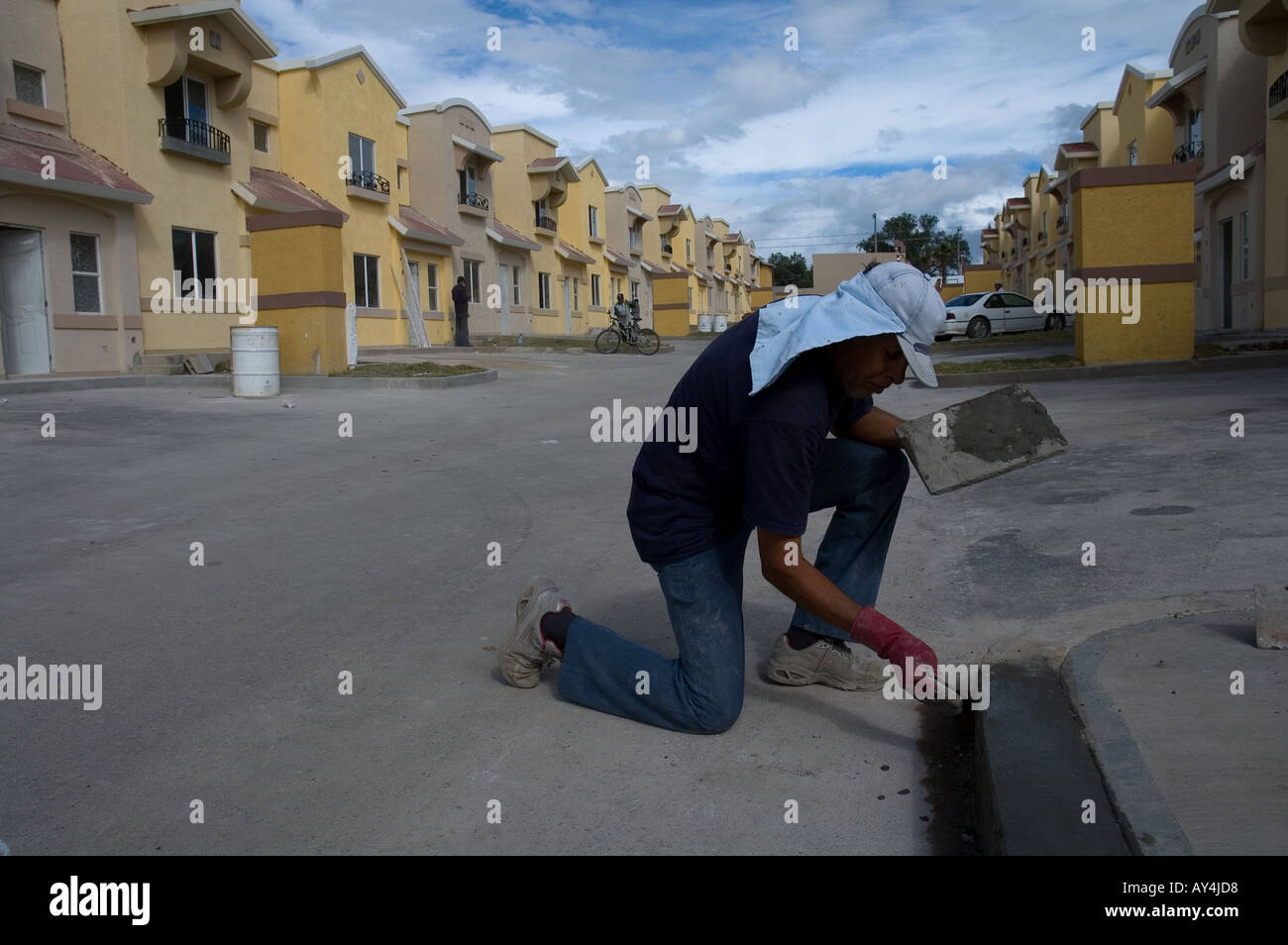 Finished houses and continuing construction in the Real del Sol low ...