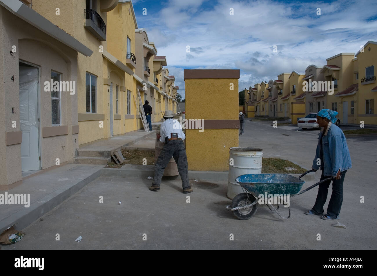 Finished houses and continuing construction in the Real del Sol low ...