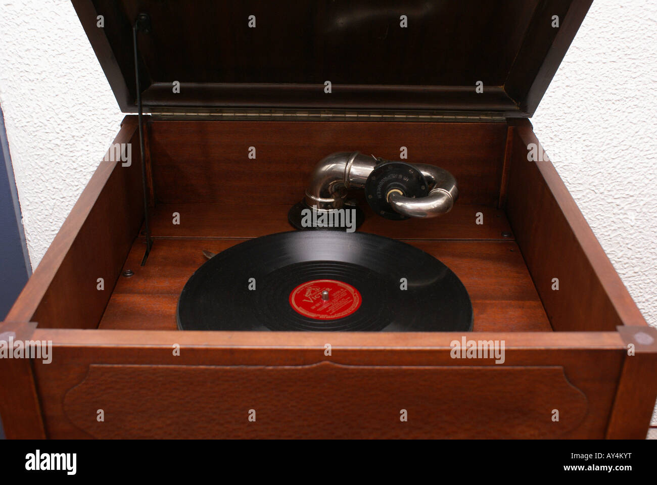 Early record player hi-res stock photography and images - Alamy