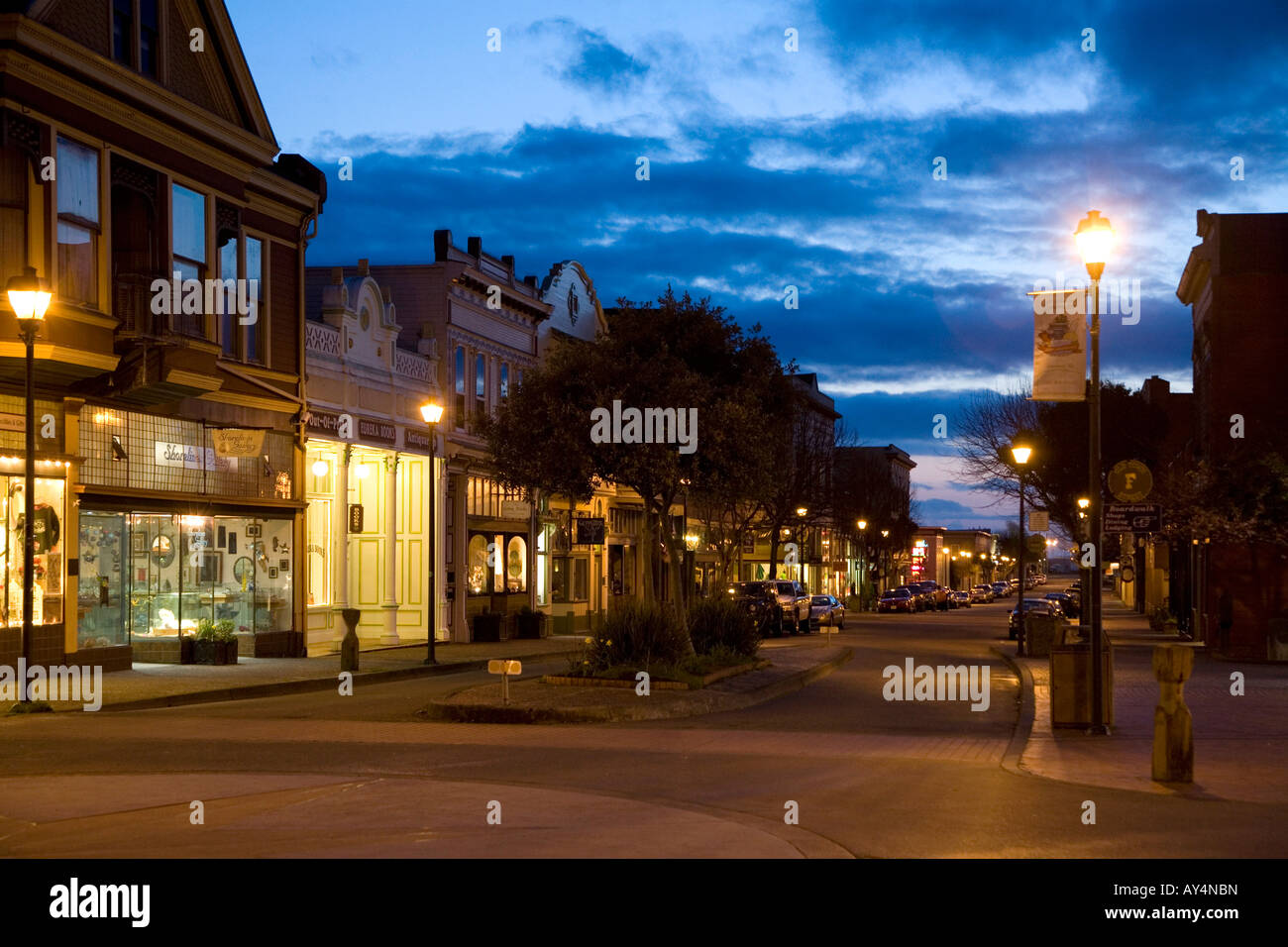 Downtown shopping center hi-res stock photography and images - Alamy