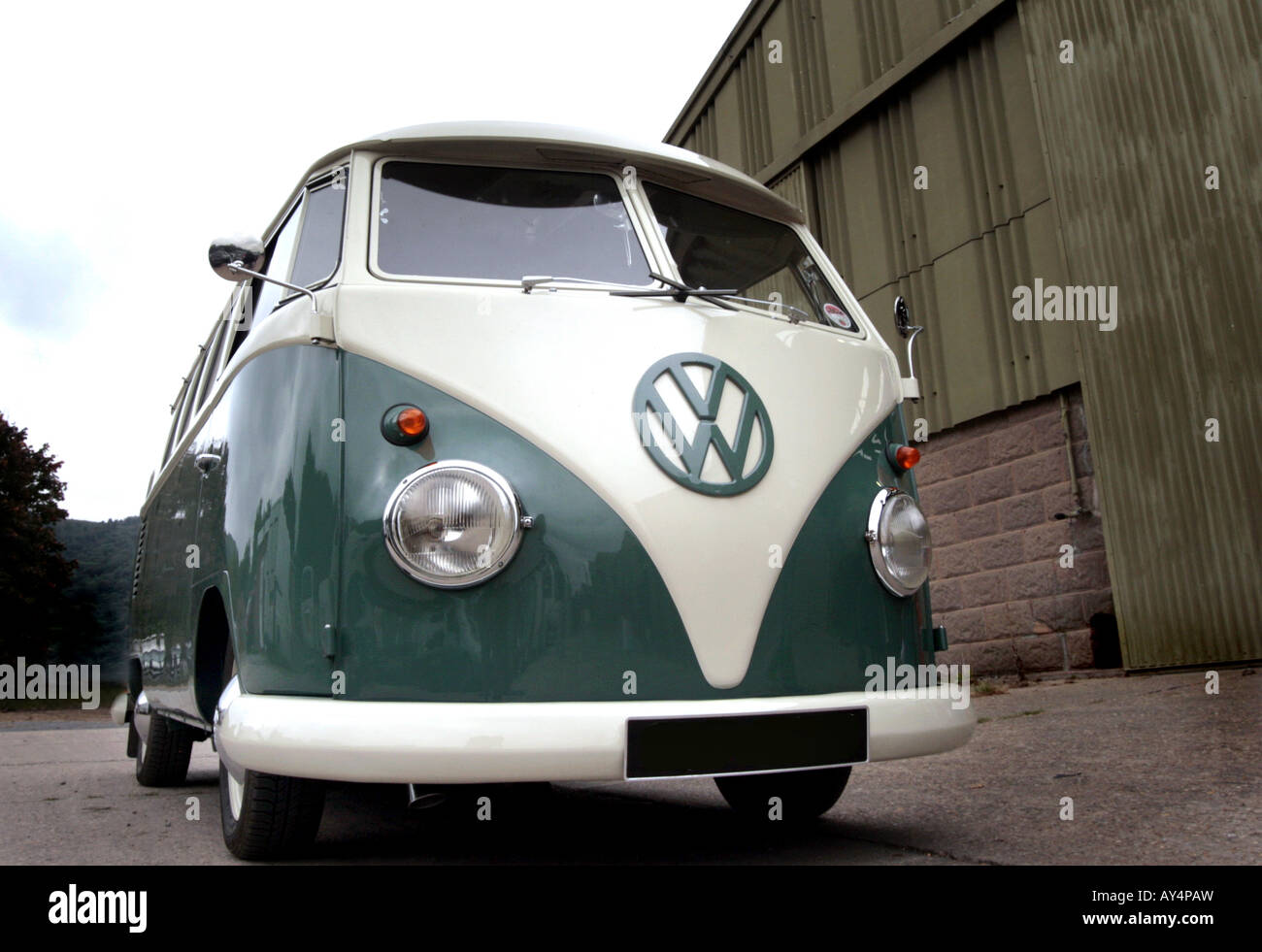 Volkswagen kombi split window camper van hi-res stock photography and ...