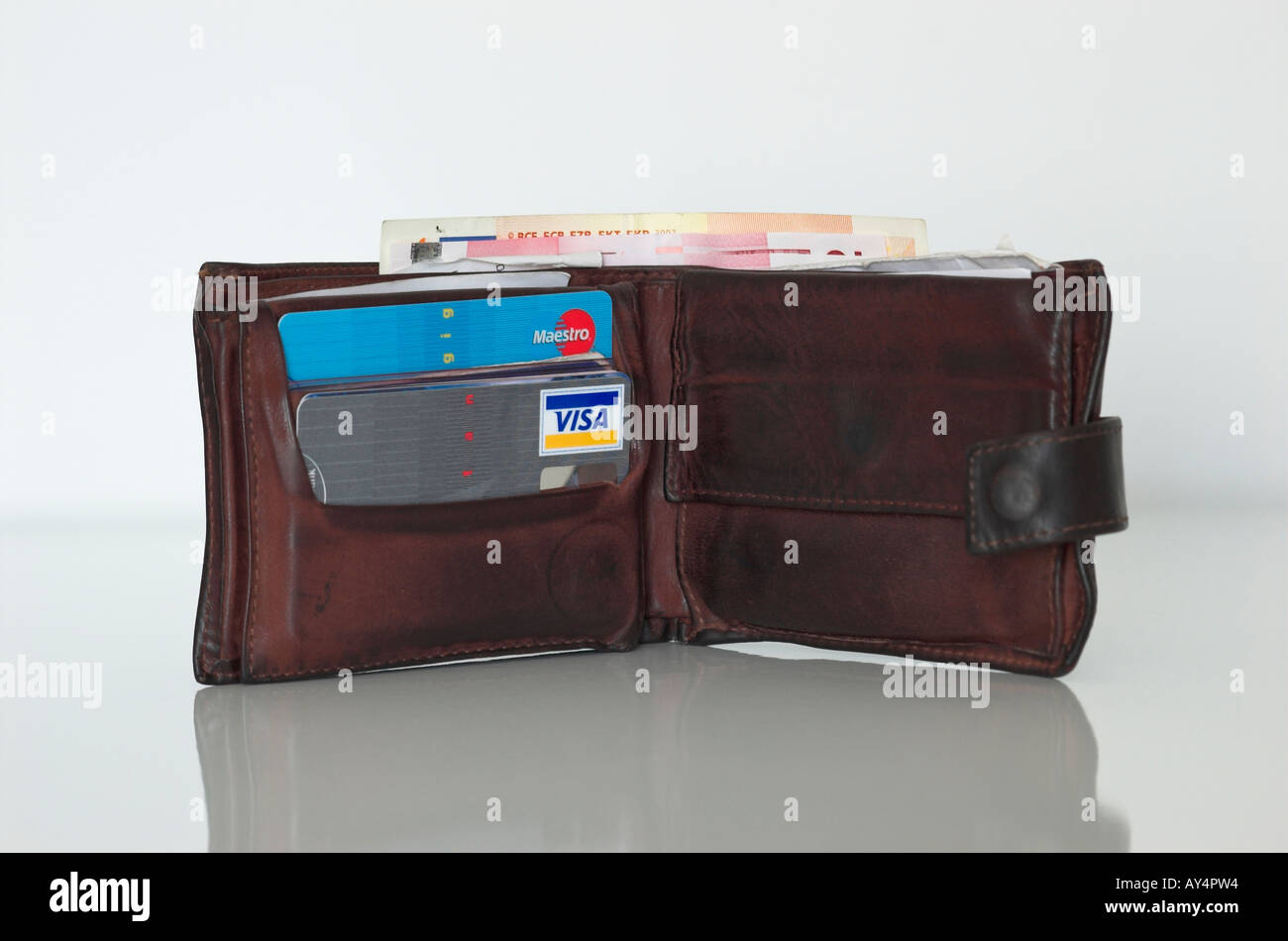 Open wallet hi-res stock photography and images - Alamy