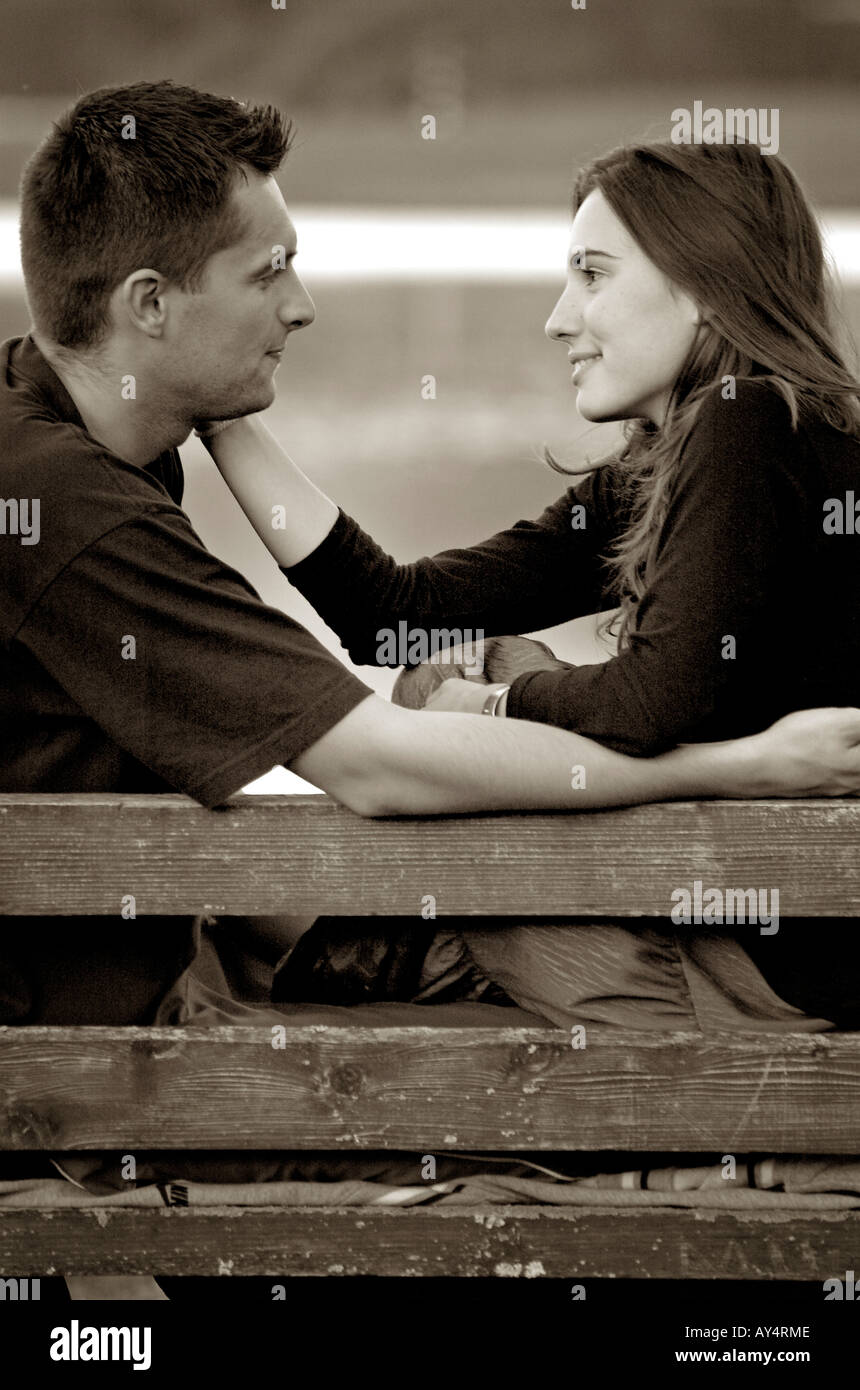 Romantic boyfriend and girlfriend hi-res stock photography and images ...