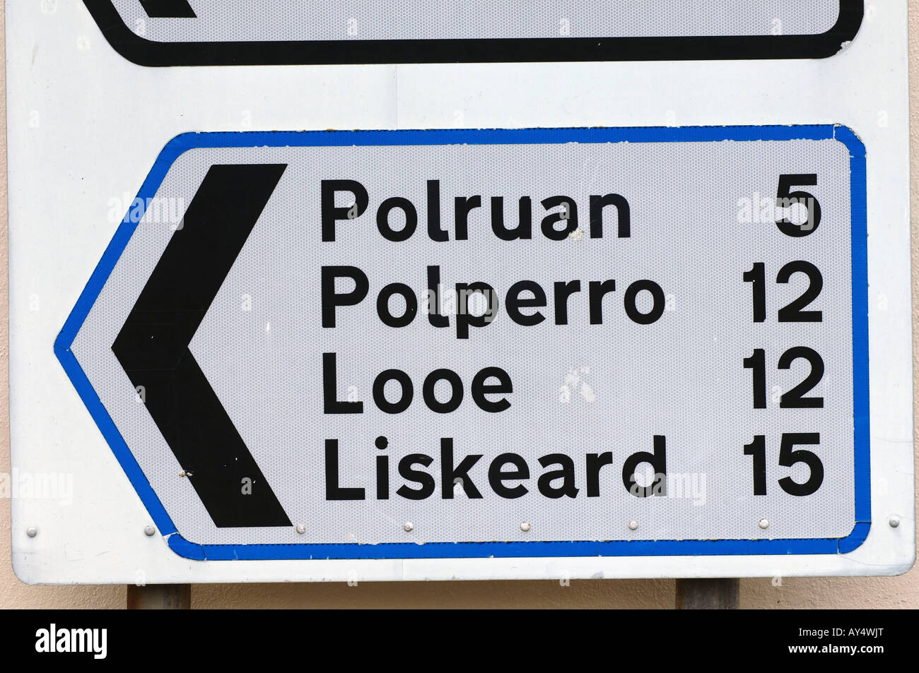 Cornwall road sign hi-res stock photography and images - Alamy