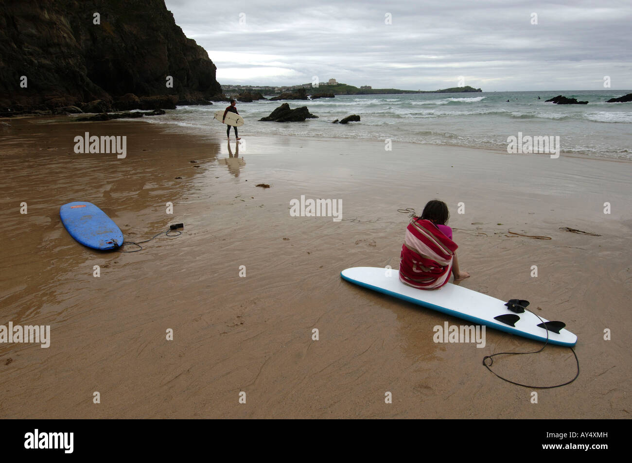 Cornwall board surfers on Newquay beach Stock Photo - Alamy