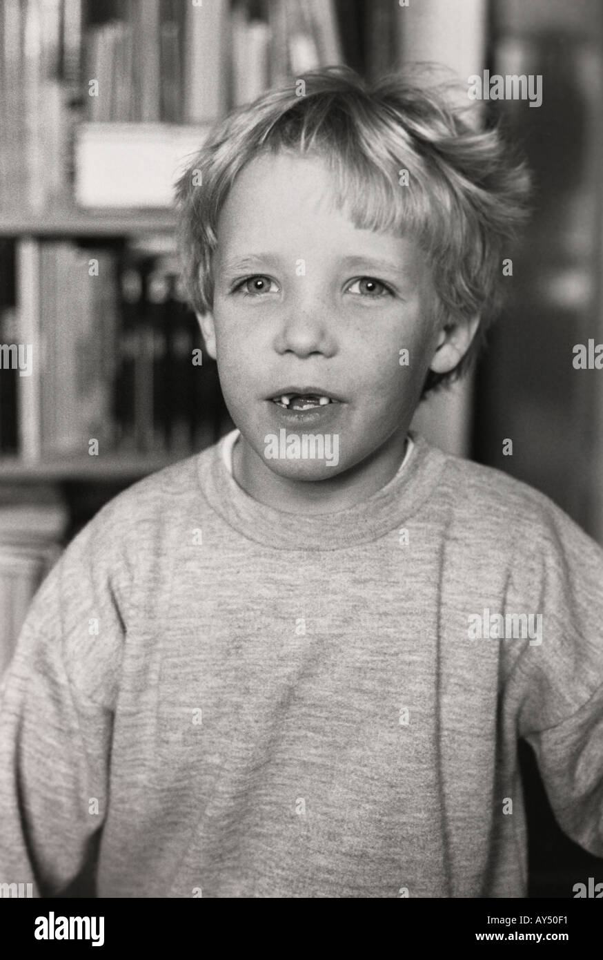 Gappy smile hi-res stock photography and images - Alamy